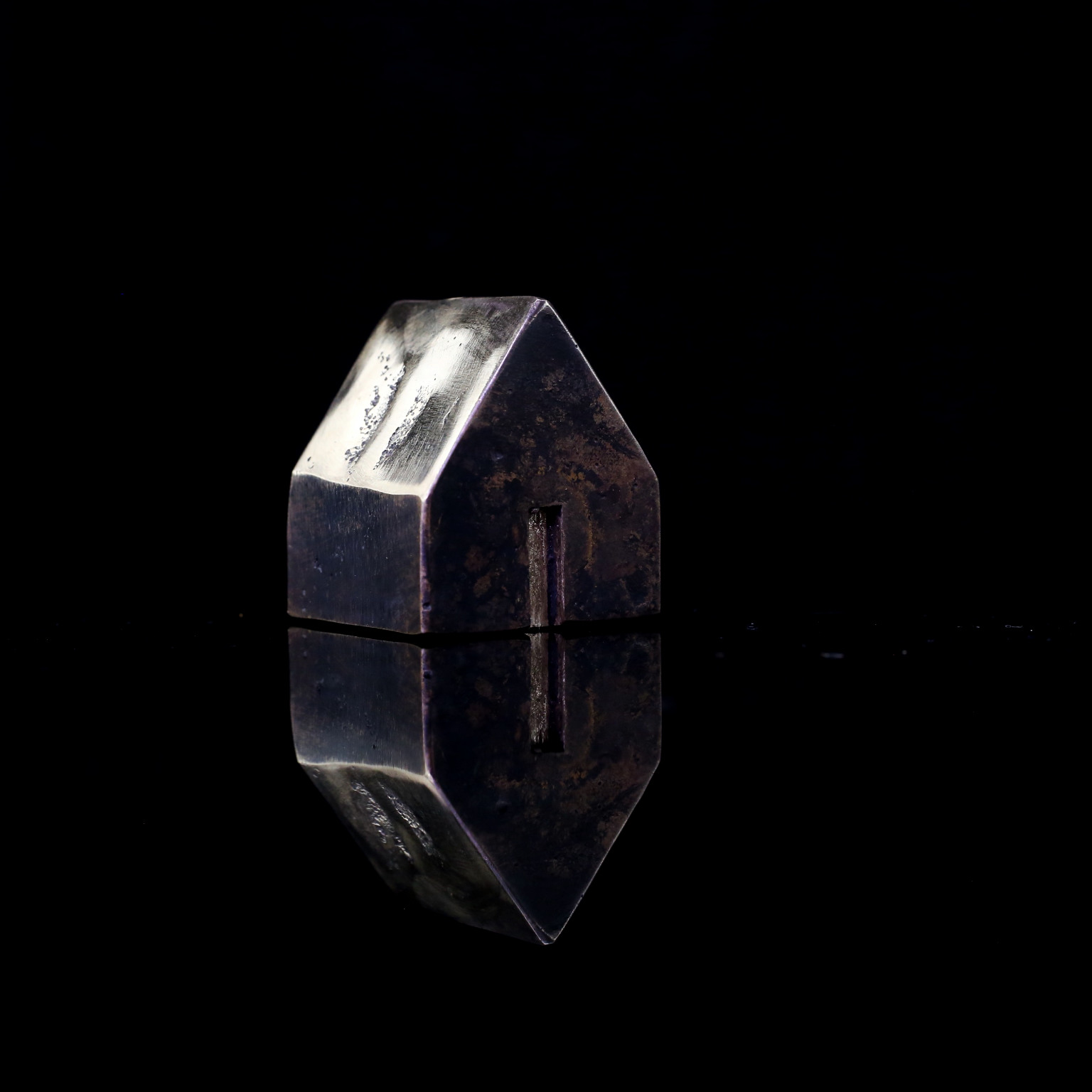 Sort Hus - 01 - Bronzeskulpturer